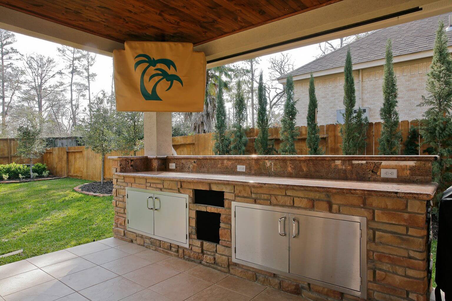 Outdoor Kitchen Builders in Houston, TX | DWR Exteriors